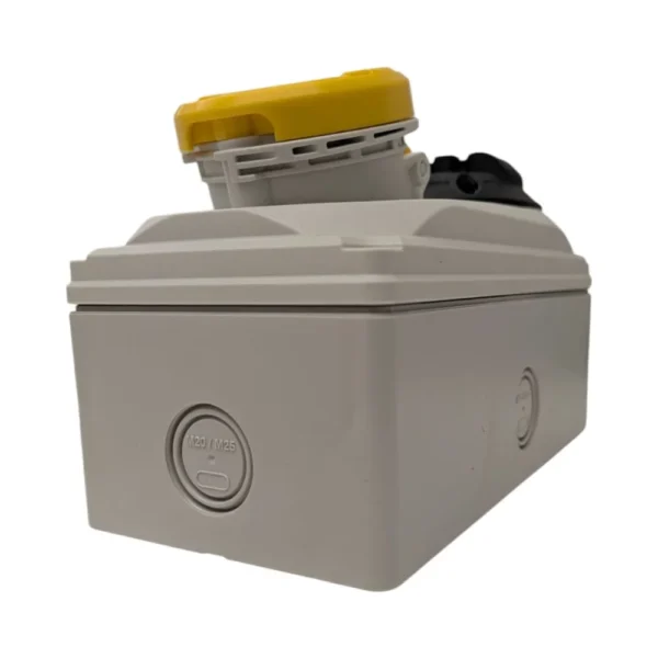 Niglon 16101 16A 110V IP44 Interlocking Switched Socket