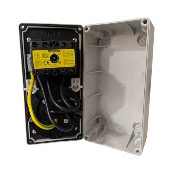 Niglon 16120 32A 415V IP44 4 Pin Interlocking Socket