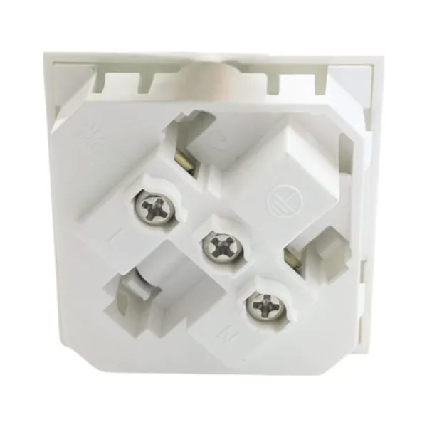 CW602 White 13A Angled Socket